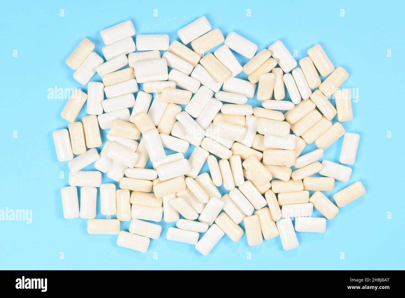 White chewing gum. Bubble gum Stock Photo - Alamy