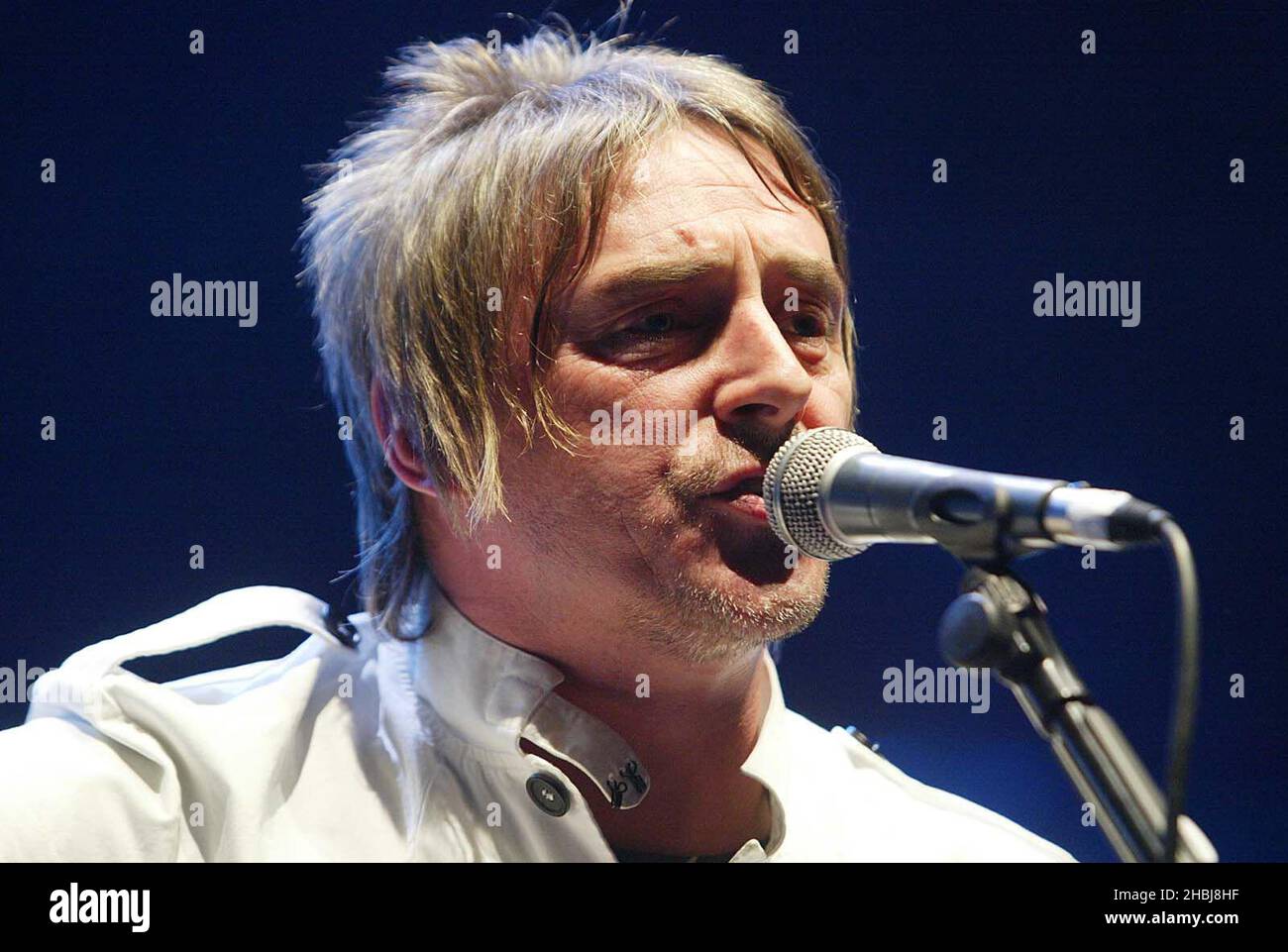 Paul Weller supports The Stereophonics and performs live on stage ...