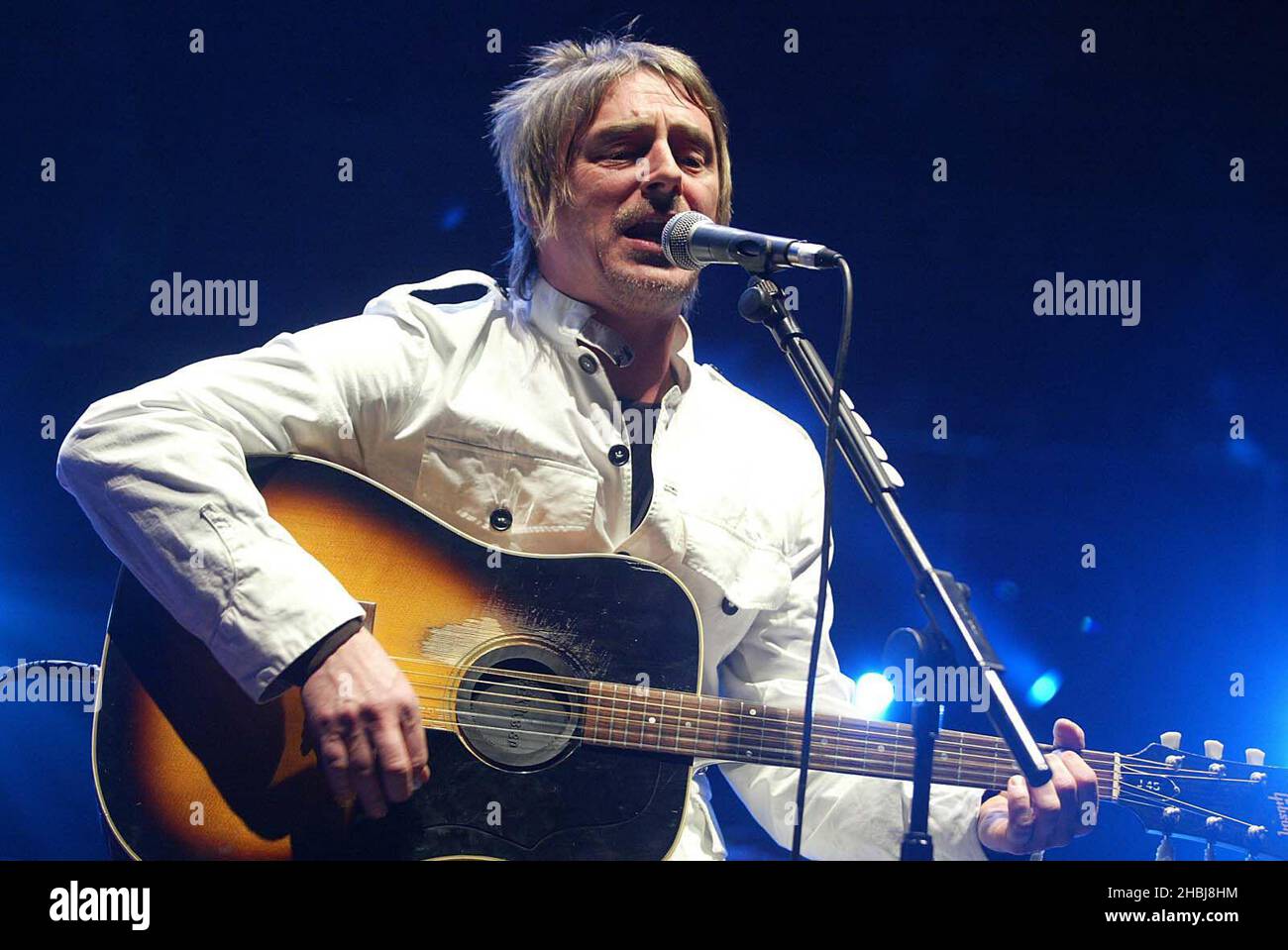 Paul Weller supports The Stereophonics and performs live on stage ...