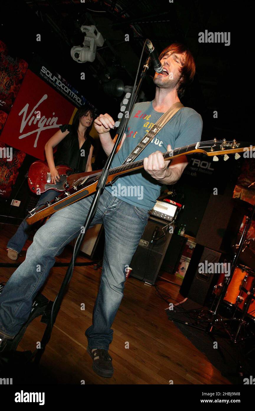 Ash performs live free gig featuring songs from their new album ...