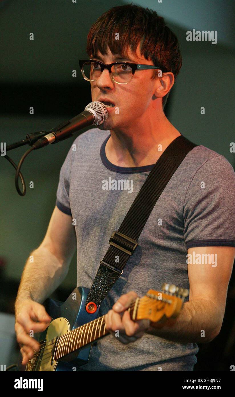 Former Blur guitarist Graham Coxon performs live free gig featuring ...