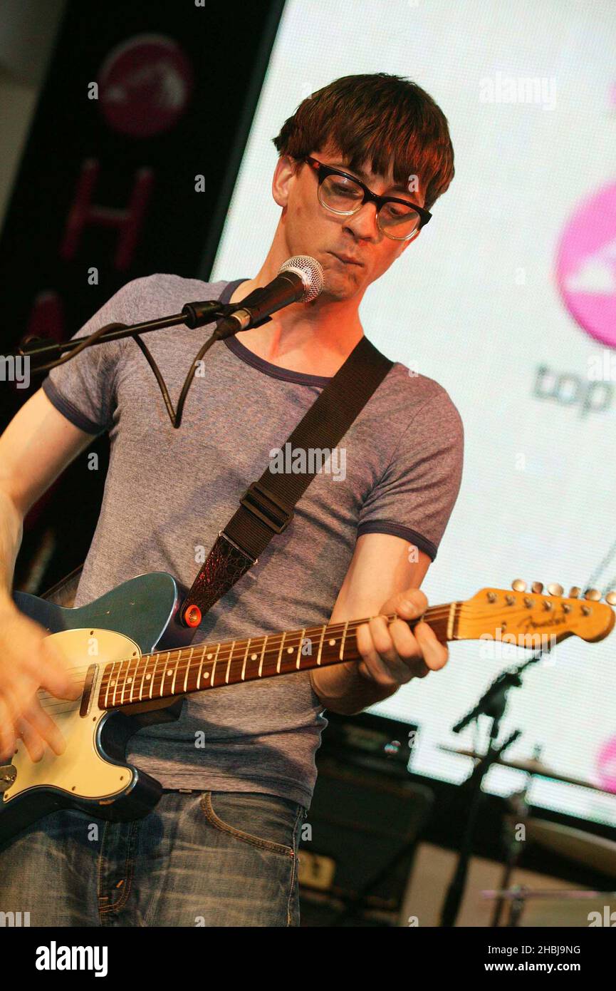 Former Blur guitarist Graham Coxon performs live free gig featuring ...