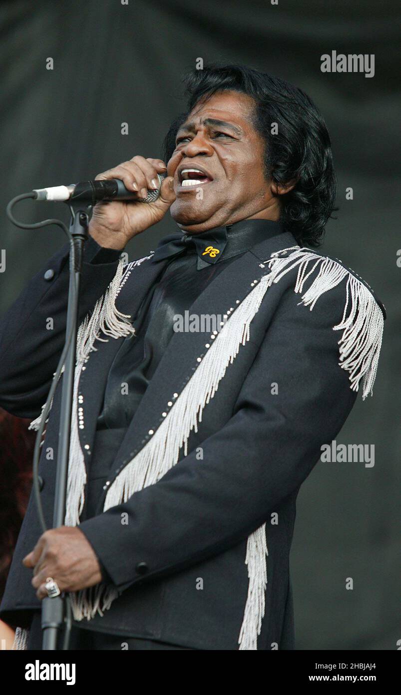 James brown performing hi-res stock photography and images - Alamy