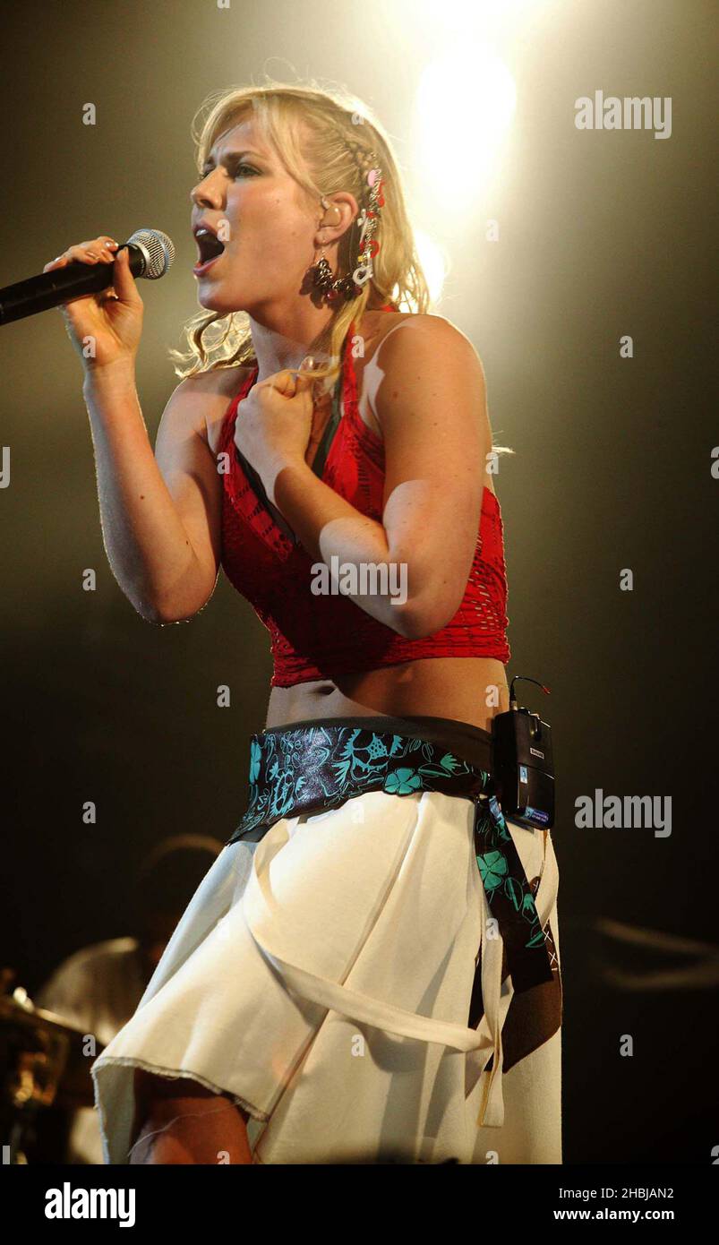 Natasha and daniel bedingfield perform live on stage hi-res stock ...