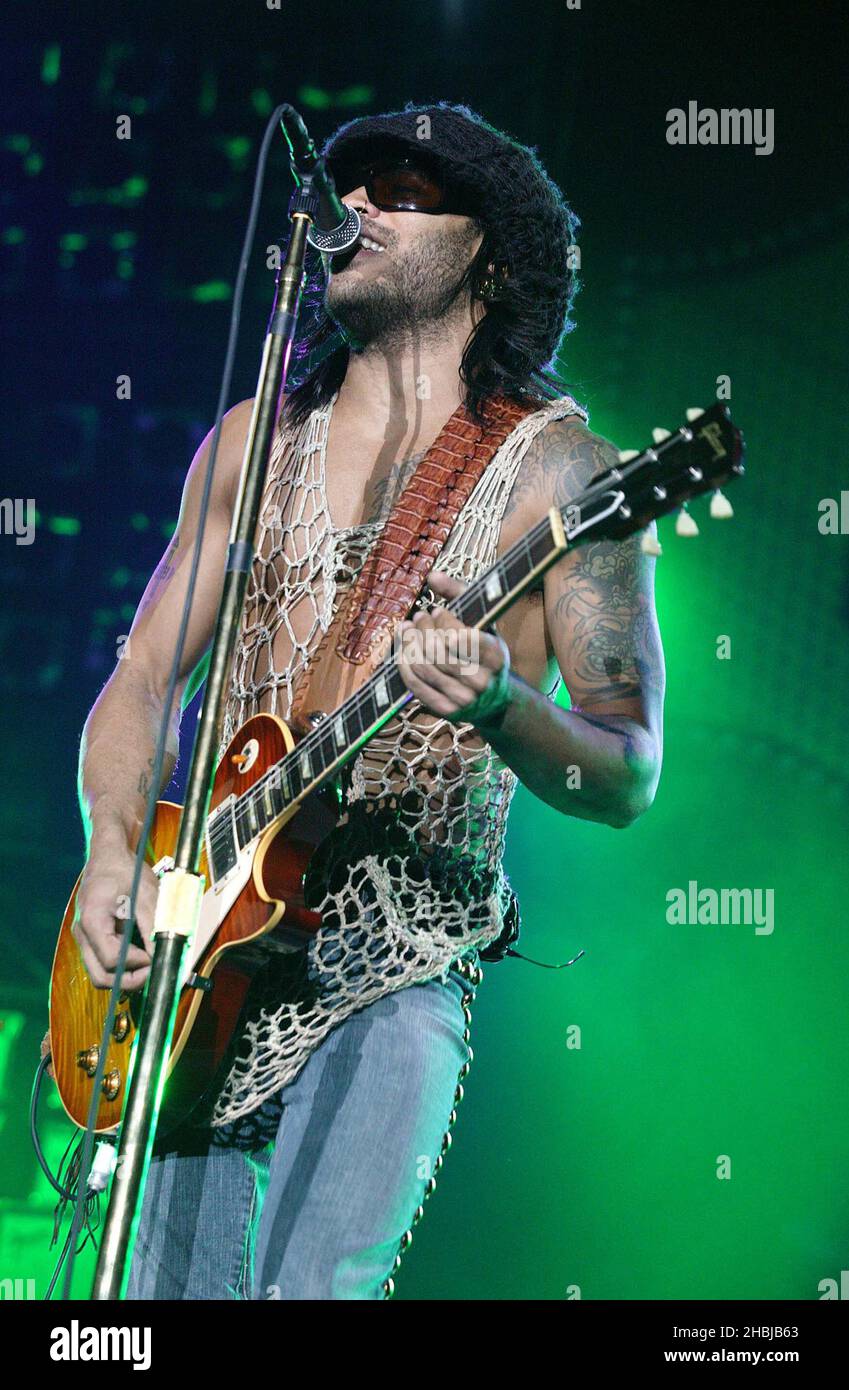 Lenny Kravitz Does Smoke