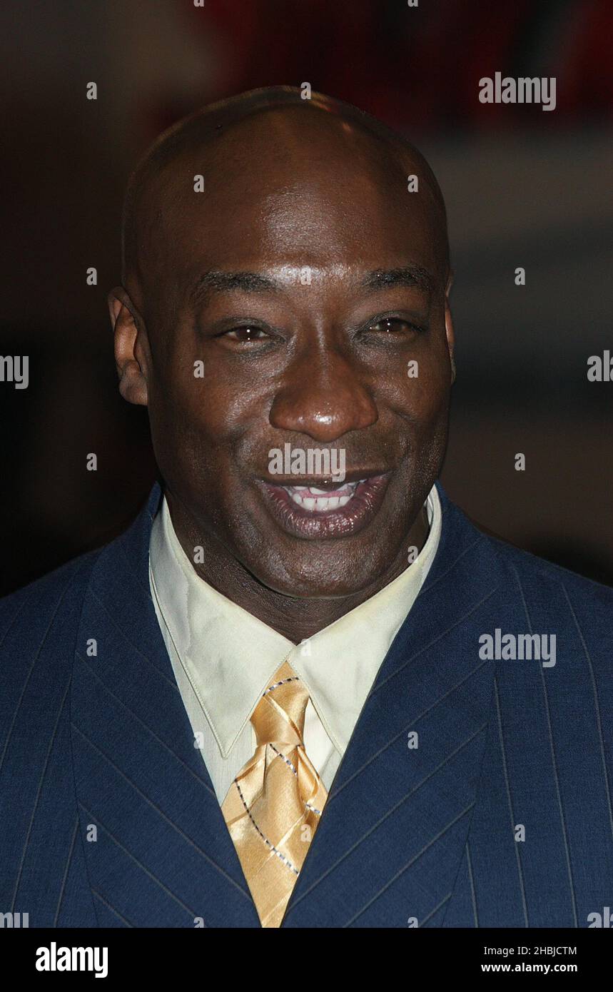 Michael Clark from the Green Mile presents award on stage at the 2004 ...