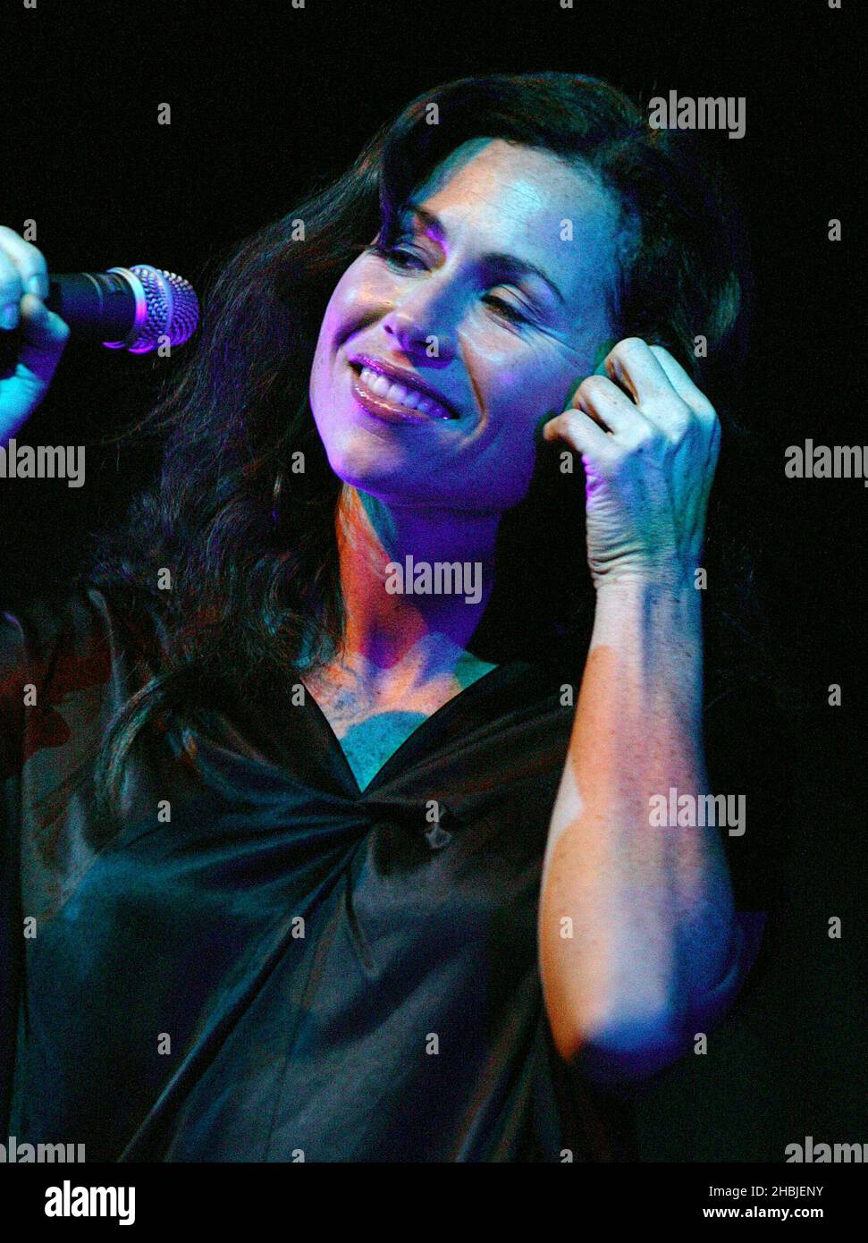 Hollywood actress turned singer/songwriter Minnie Driver supports Neil ...