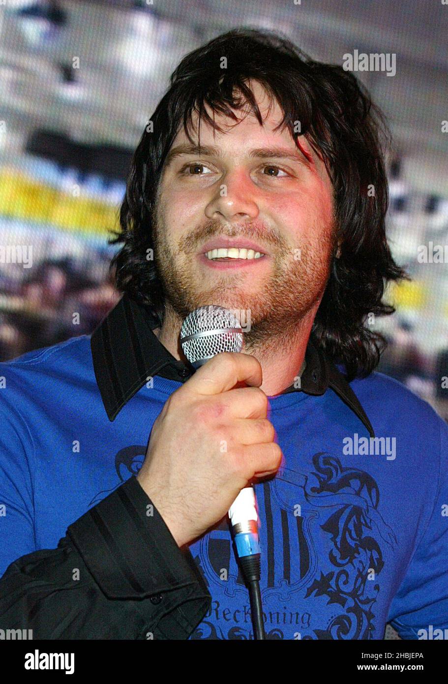 Singer Daniel Bedingfield performs live and signs copies of his new ...