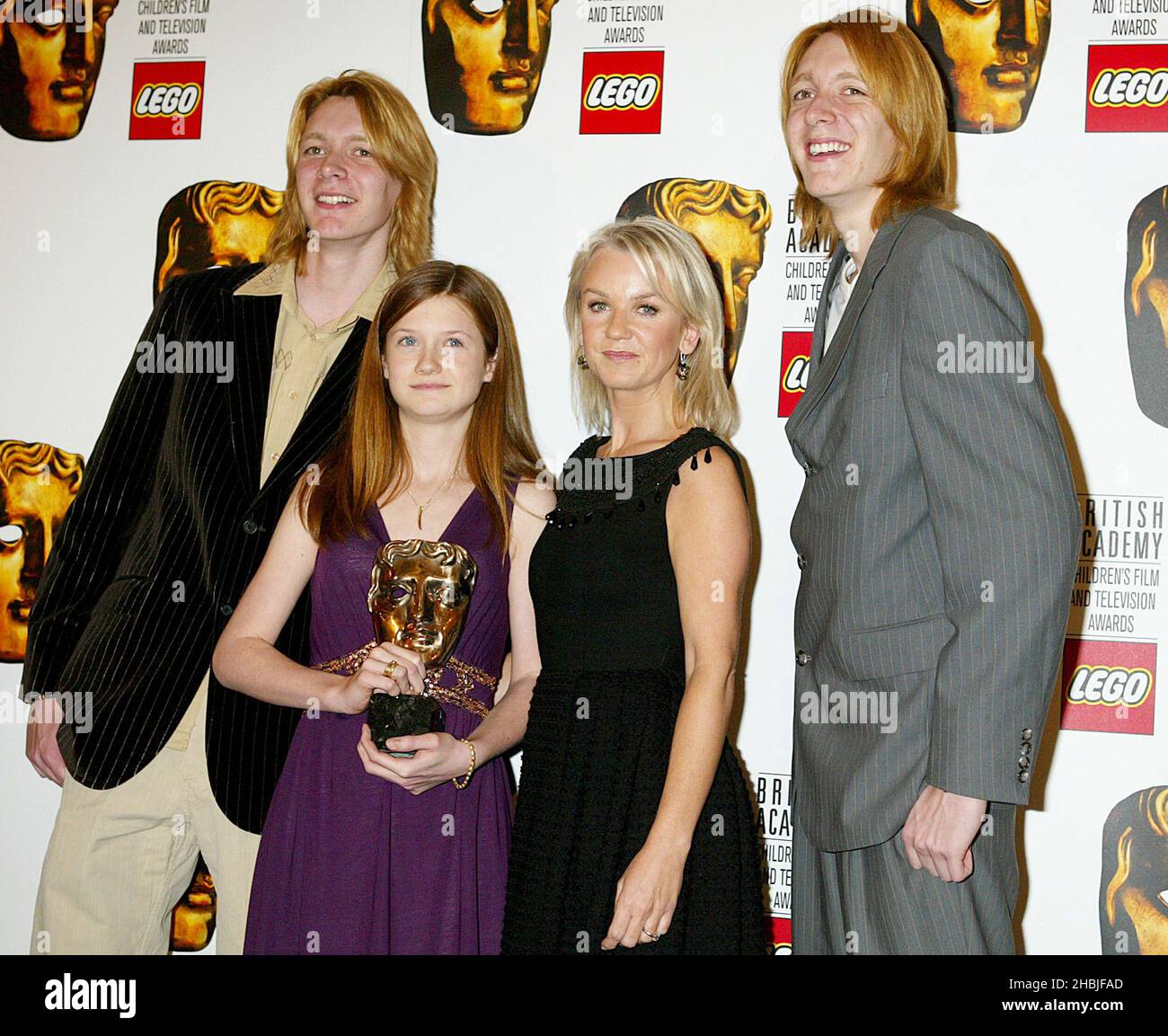Jamie and Oliver Phelps and Lisa Maxwell and Bonnie Wright pose at the ...