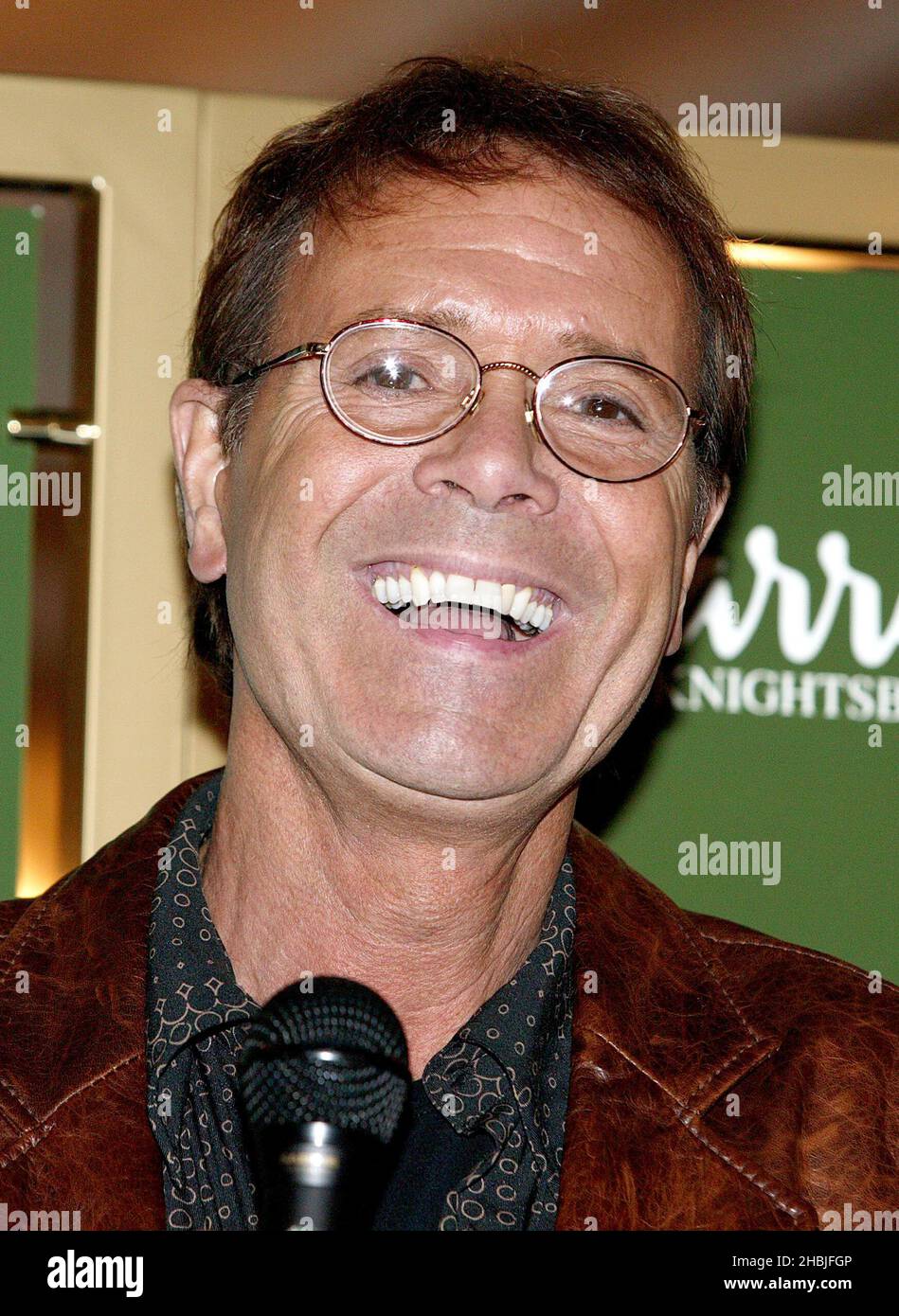 Radio dj mike read introduces singer sir cliff richard hi-res stock ...