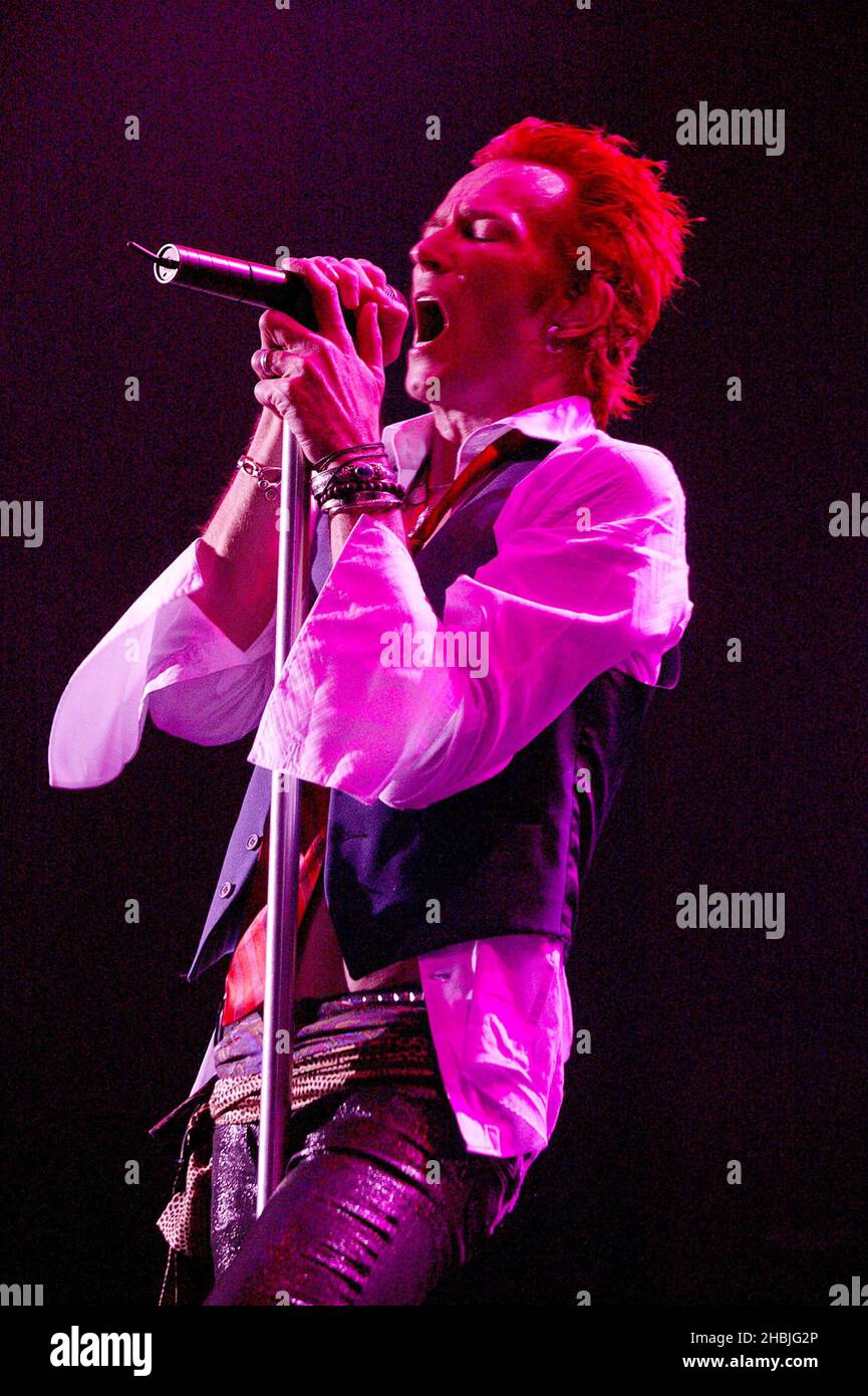 Velvet revolver carling apollo hammersmith hi-res stock photography and ...