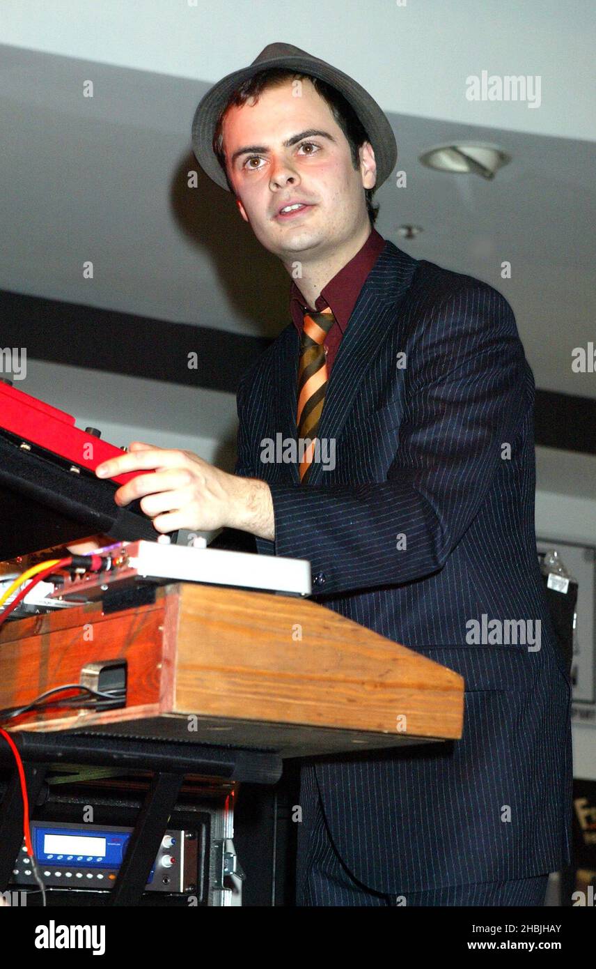 Nick hodgson kaiser chiefs hi-res stock photography and images - Alamy