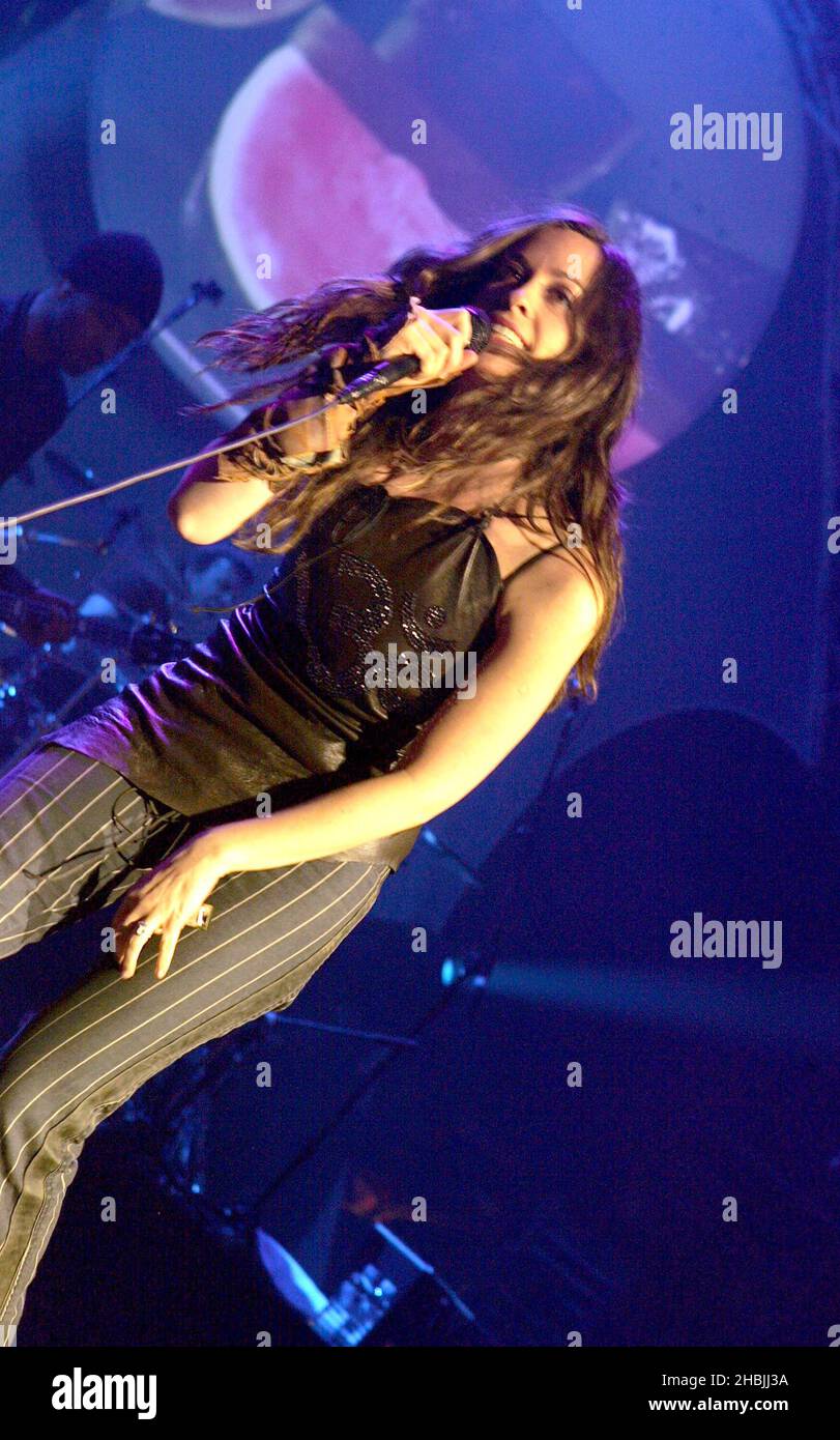 Alanis morissette singer hi-res stock photography and images - Alamy