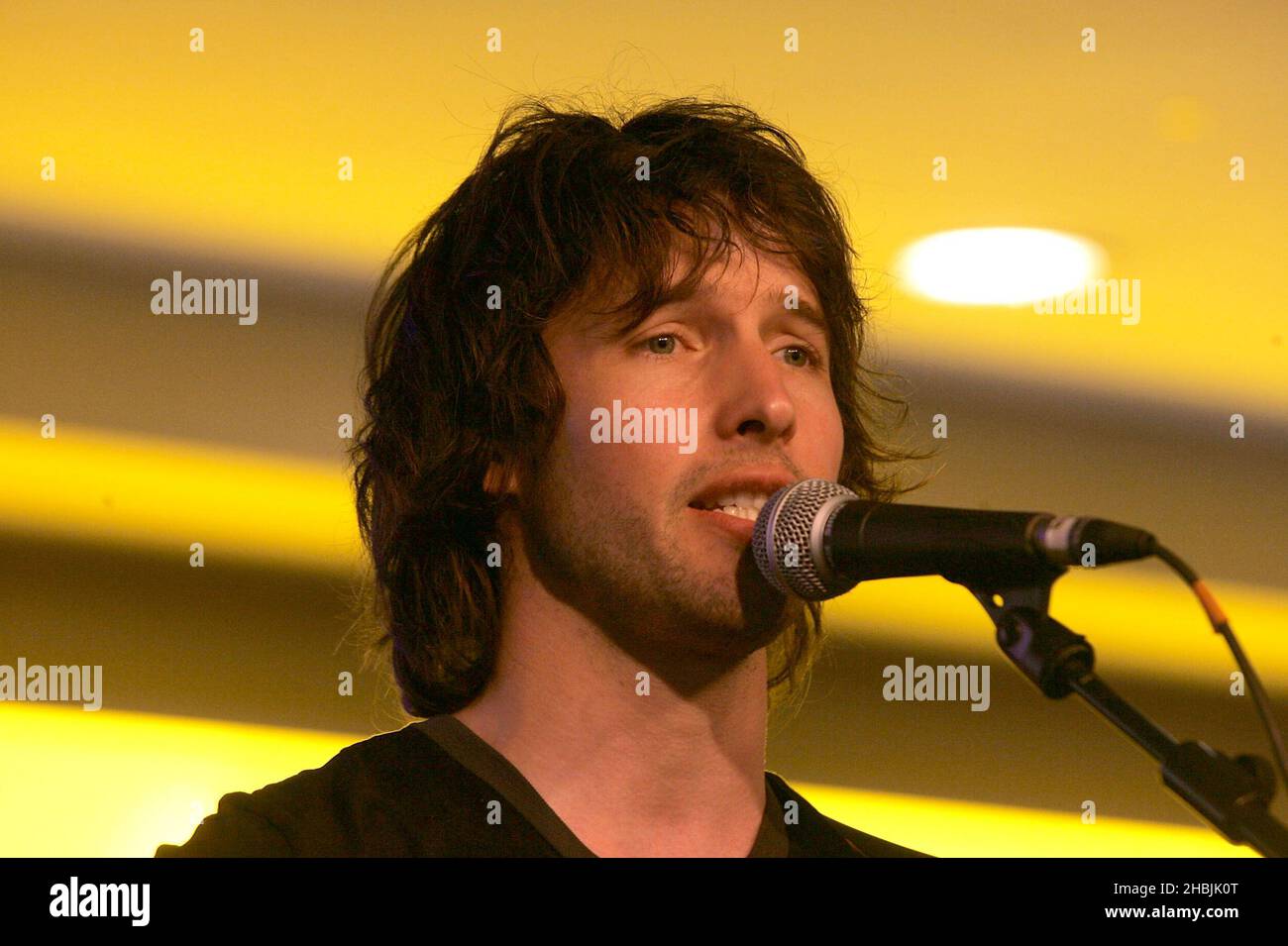 James blunt hmv oxford street hi-res stock photography and images - Alamy