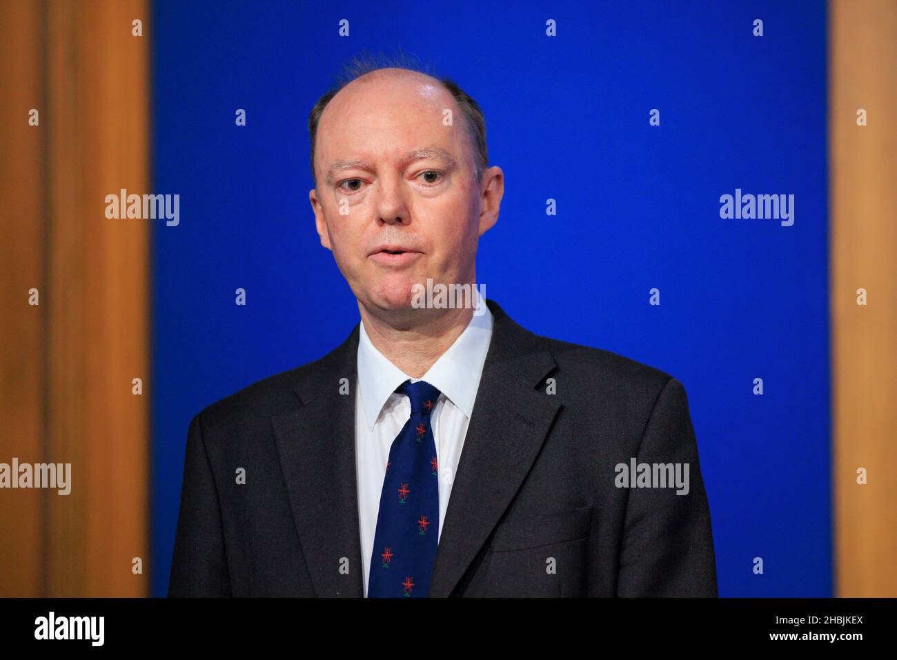 England chris whitty hi-res stock photography and images - Alamy