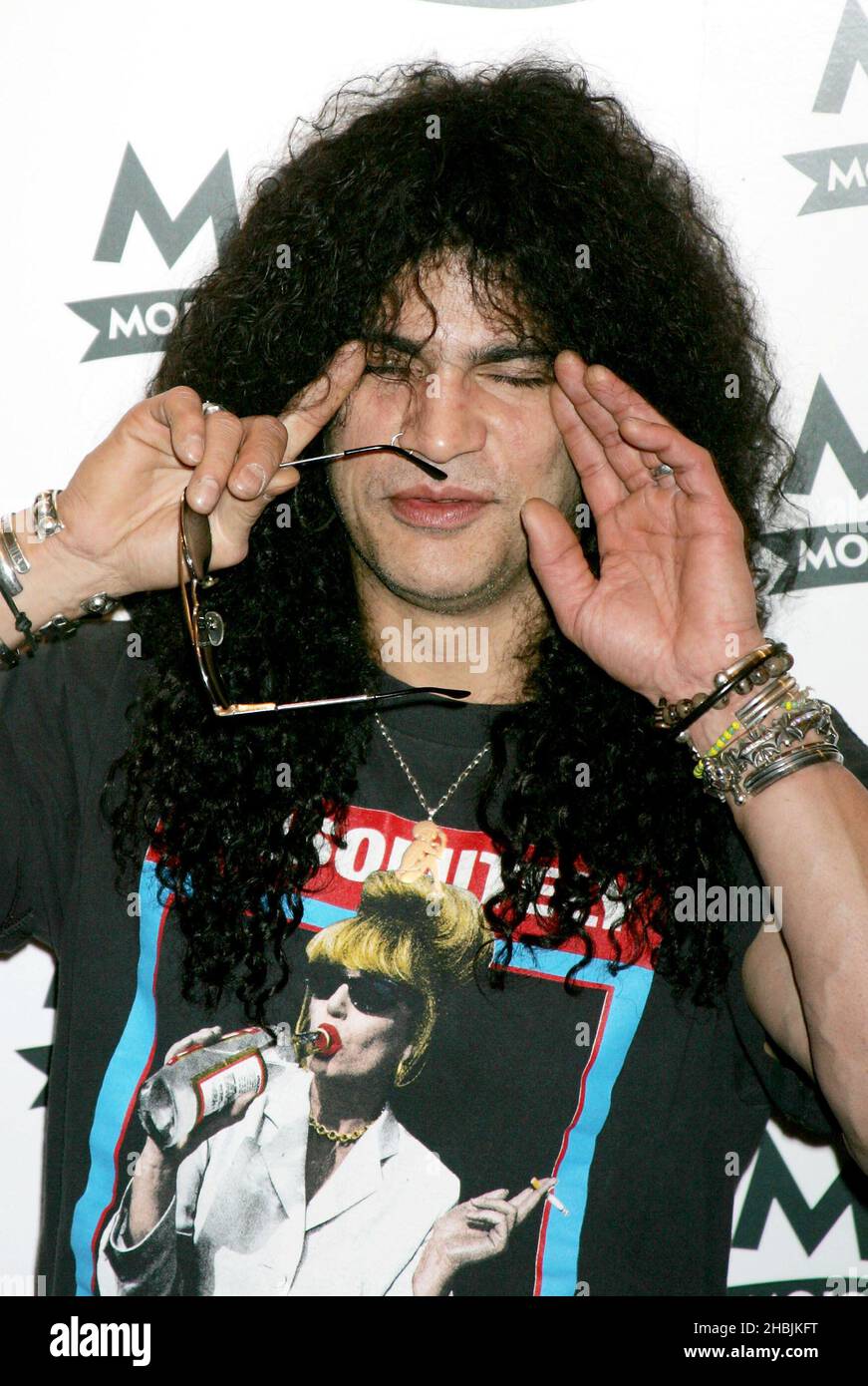 Slash arrives at The MOJO Honours List 2005, the music magazine's ...