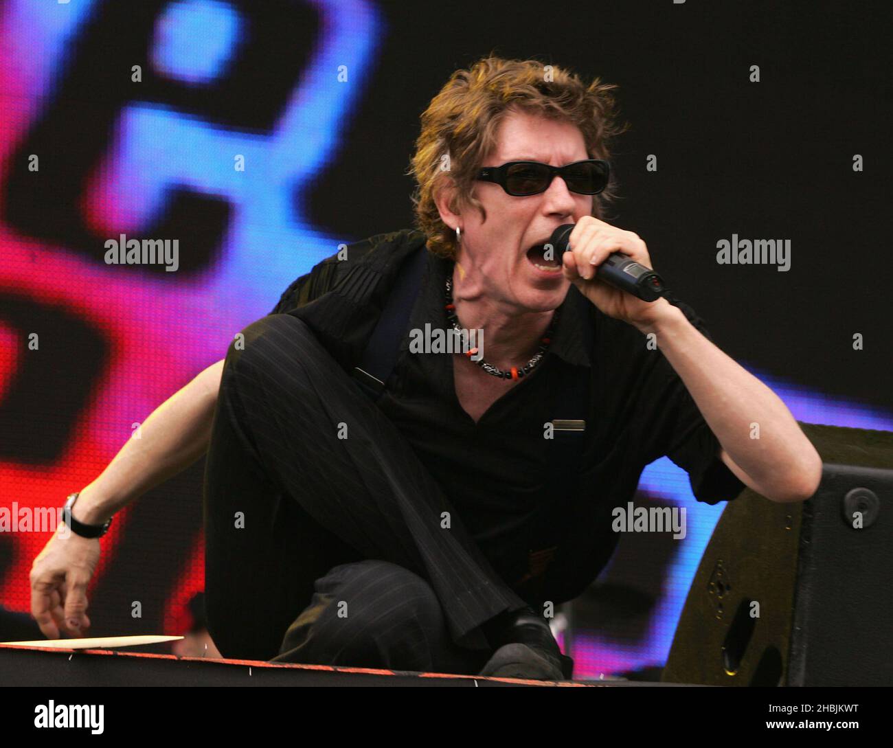 Richard Butler vocalist of The Psychedelic Furs performs on stage at ...