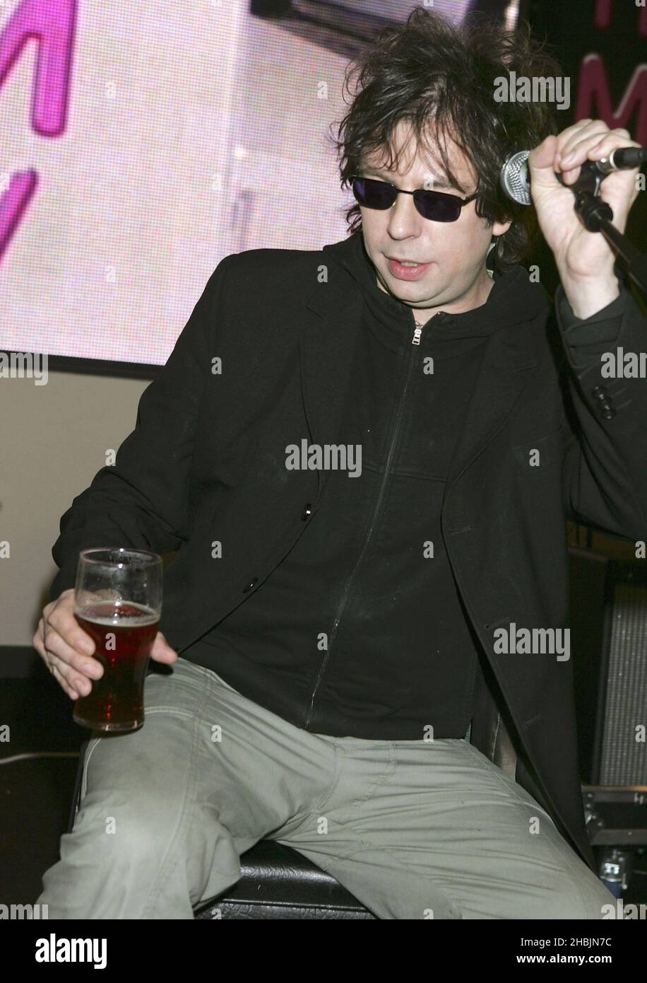 Ian McCulloch of Echo and the Bunnymen play an acoustic gig and sign ...