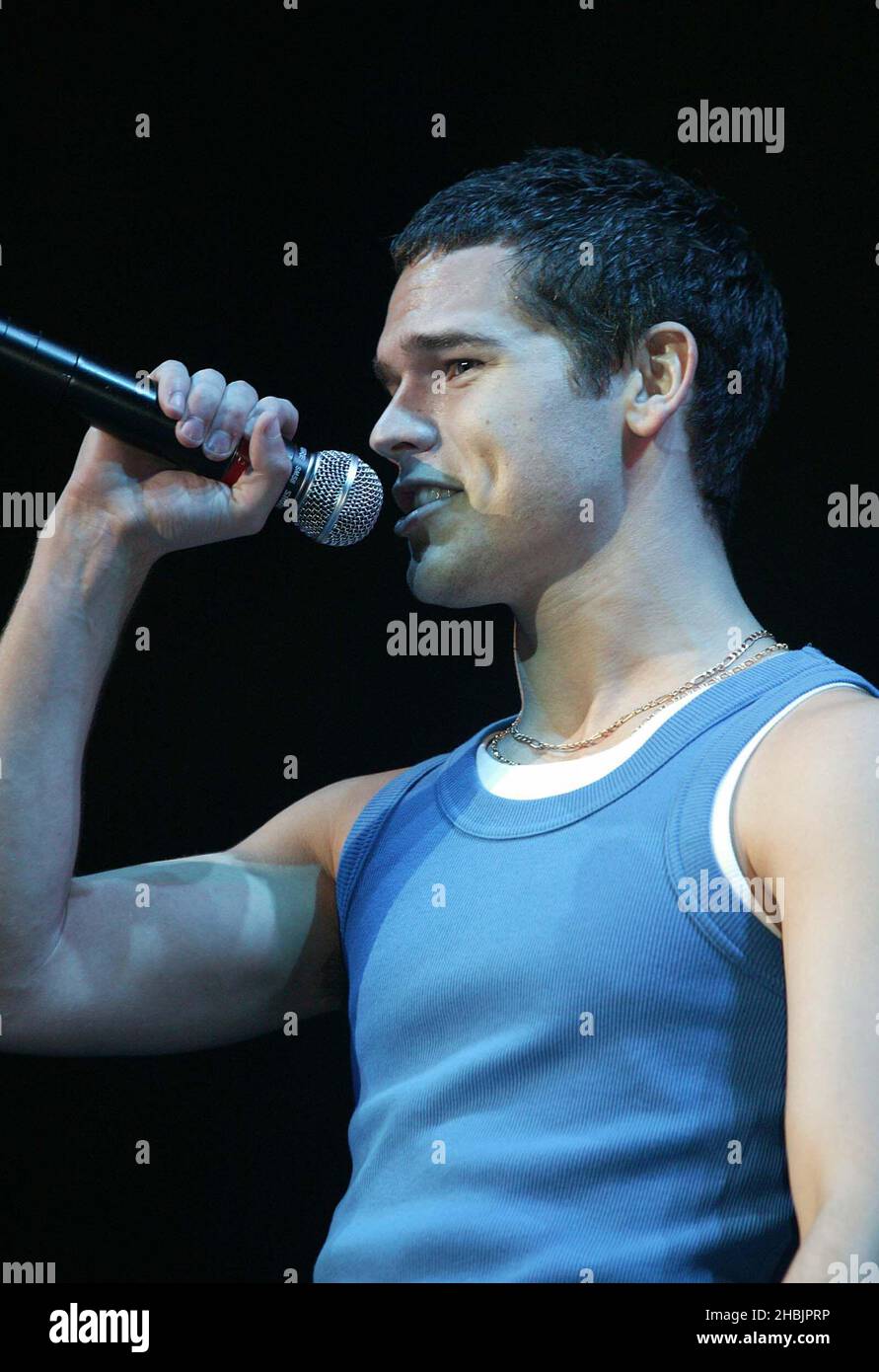 V support busted live in concert at wembley arena hi-res stock ...