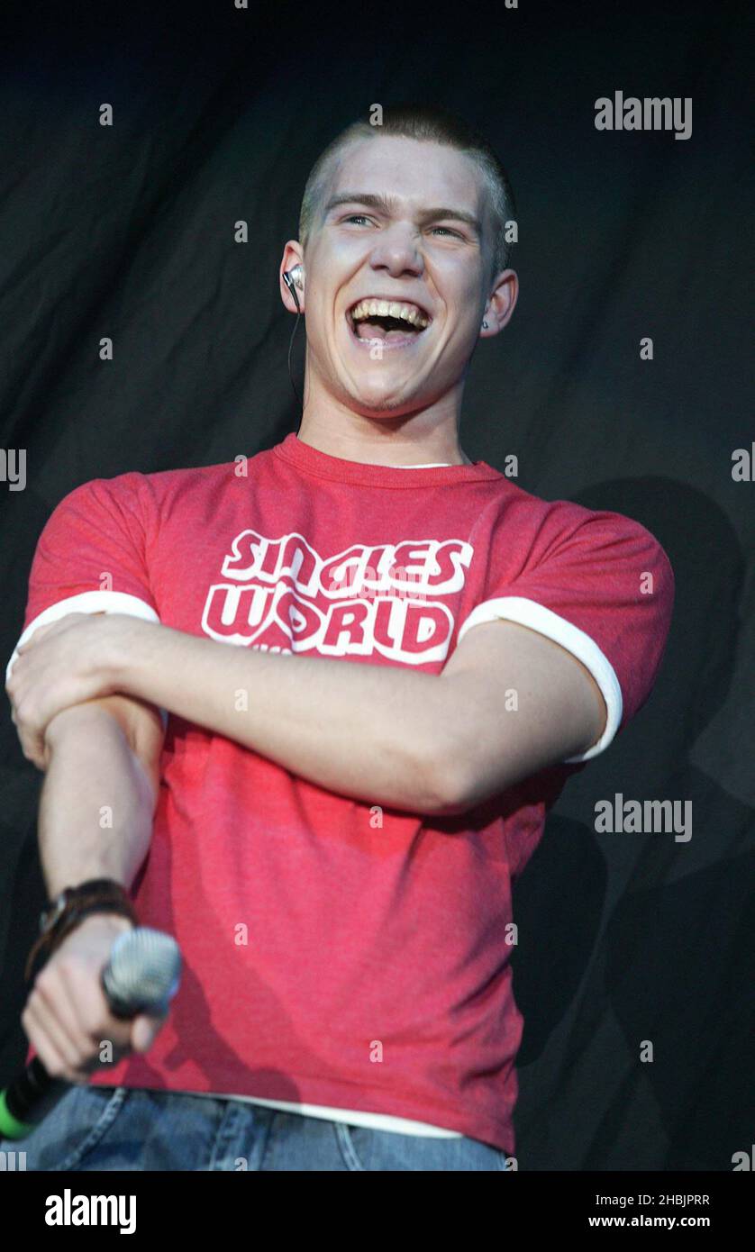 V support busted live in concert at wembley arena hi-res stock ...