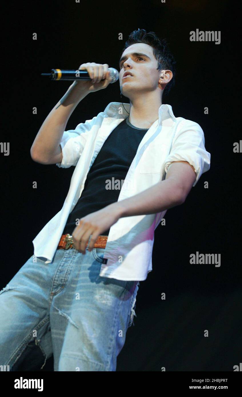 V support busted live in concert at wembley arena hi-res stock ...