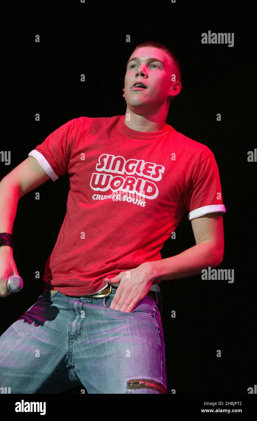 V support busted live in concert at wembley arena hi-res stock ...