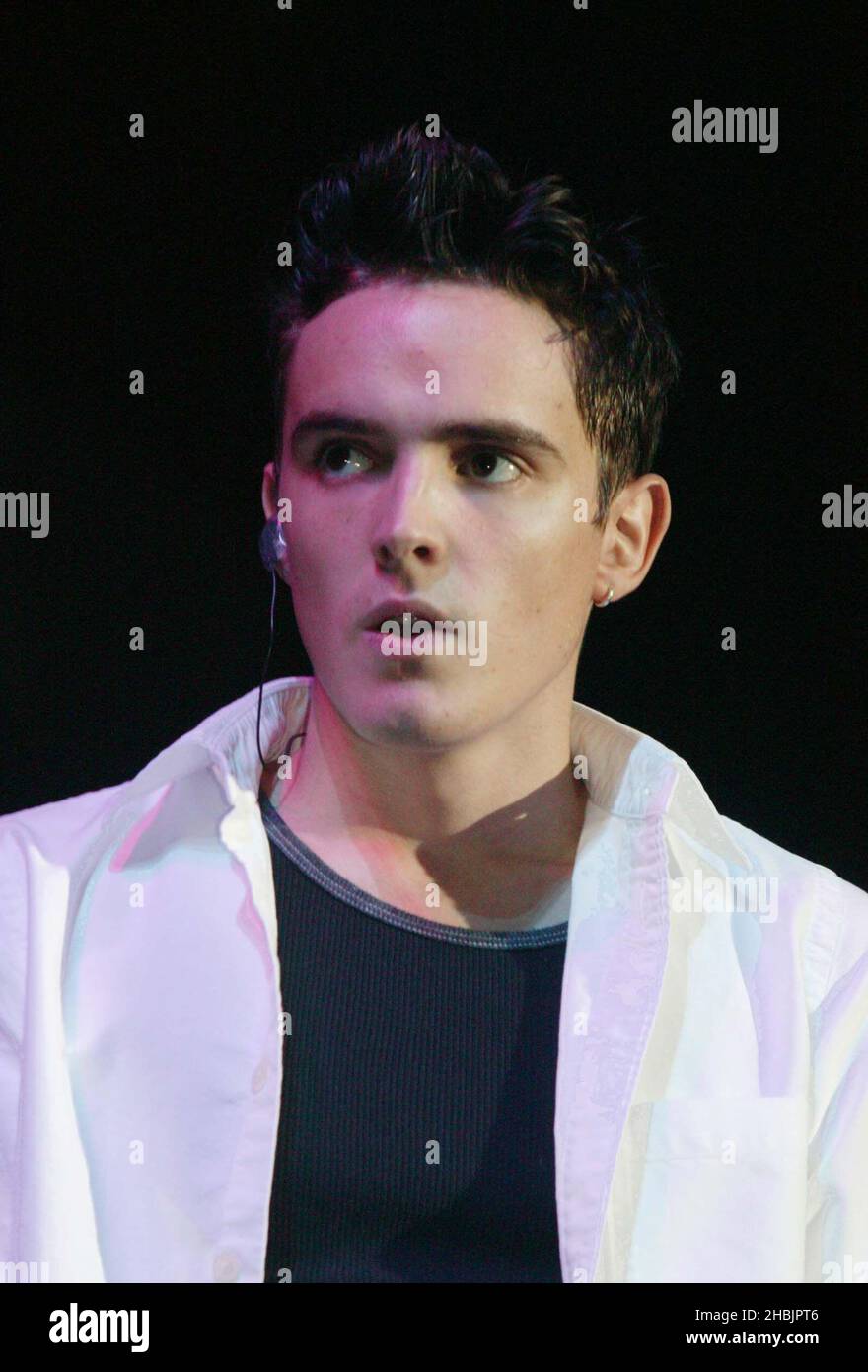 V support busted live in concert at wembley arena hi-res stock ...