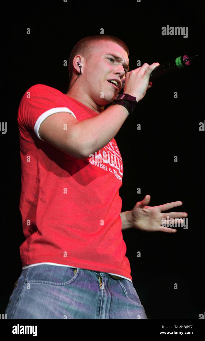 V support busted live in concert at wembley arena hi-res stock ...