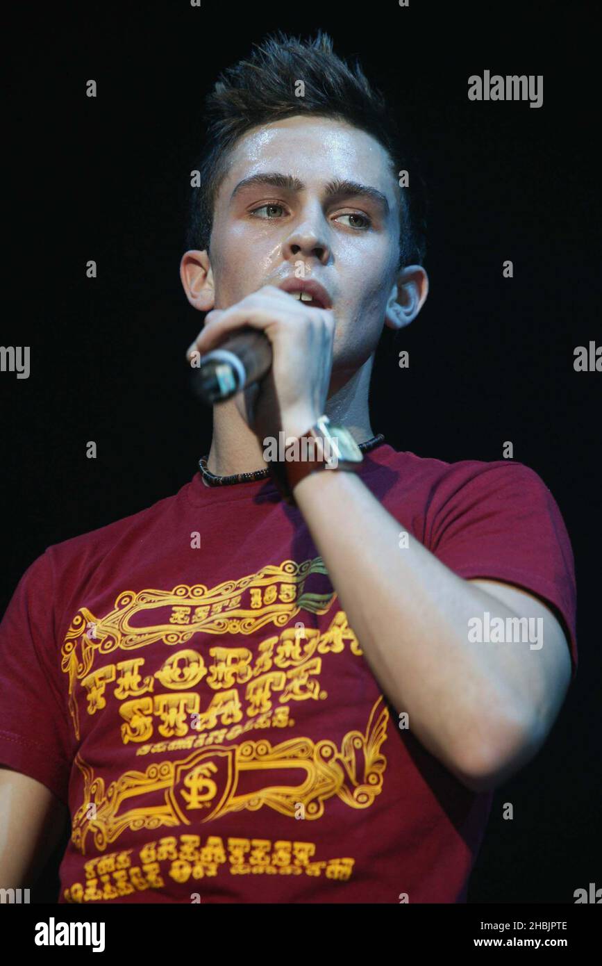 V support busted live in concert at wembley arena hi-res stock ...