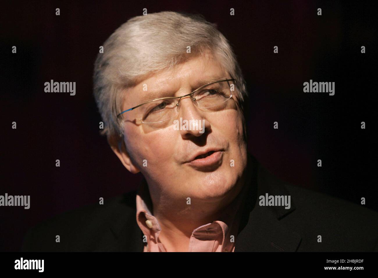 Simon Bates speaking Stock Photo - Alamy