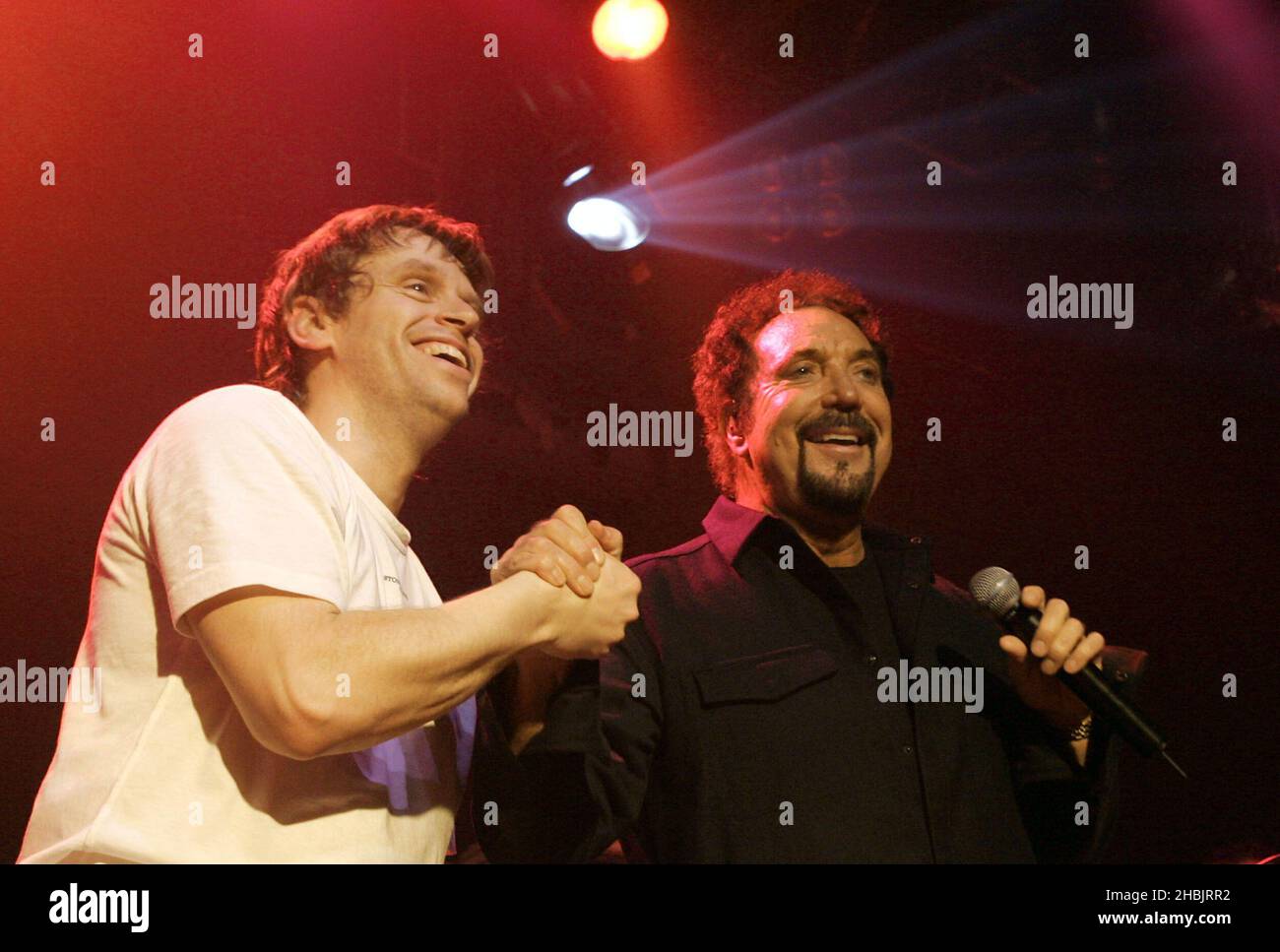 Nick Bracegirdle, known as Chicane performs with Tom Jones Stock Photo ...