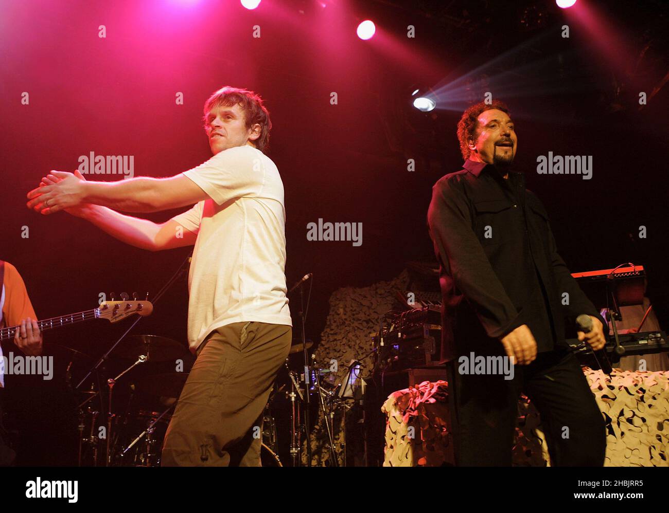 Nick Bracegirdle, known as Chicane performs with Tom Jones Stock Photo ...