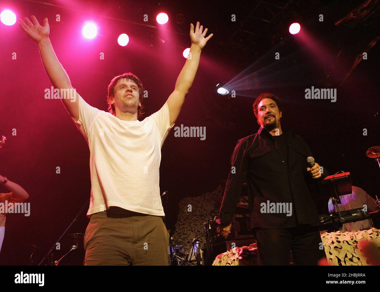 Nick Bracegirdle, known as Chicane performs with Tom Jones Stock Photo ...