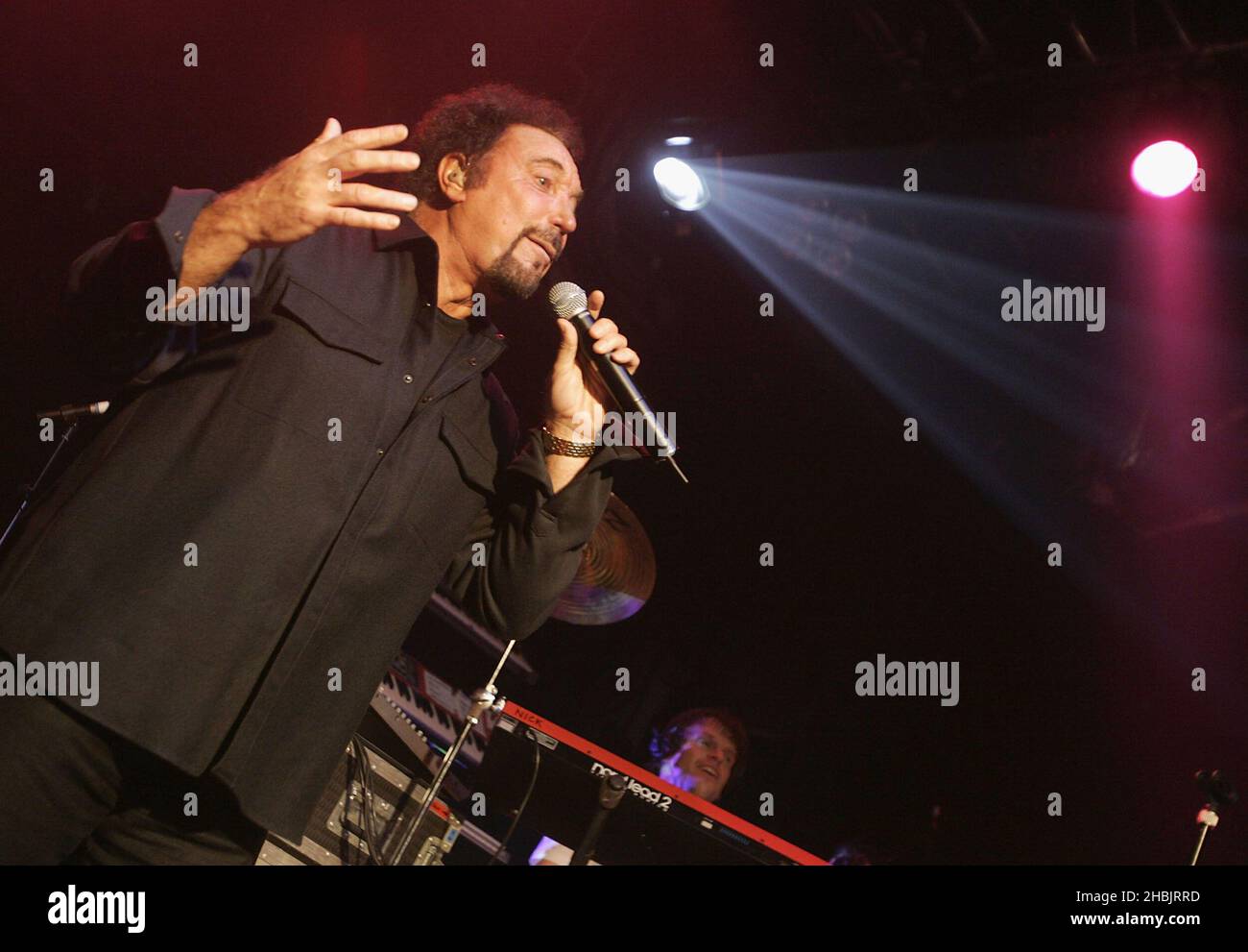 Tom Jones performing Stock Photo - Alamy