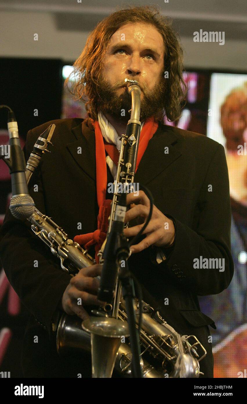 Paul Mason of the Archie Bronson Outfit performing Stock Photo - Alamy