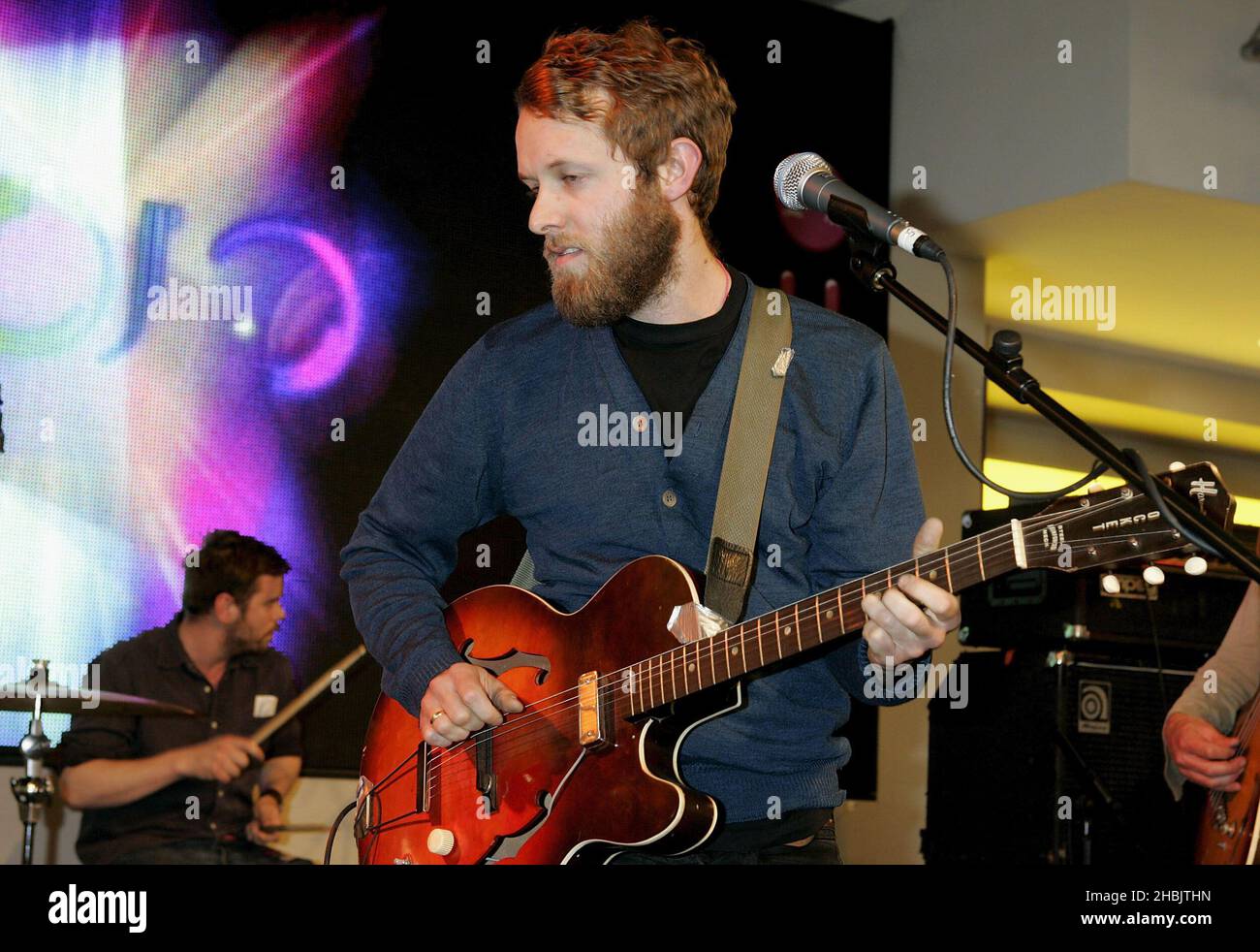 Sam Windett of the Archie Bronson Outfit performing Stock Photo - Alamy