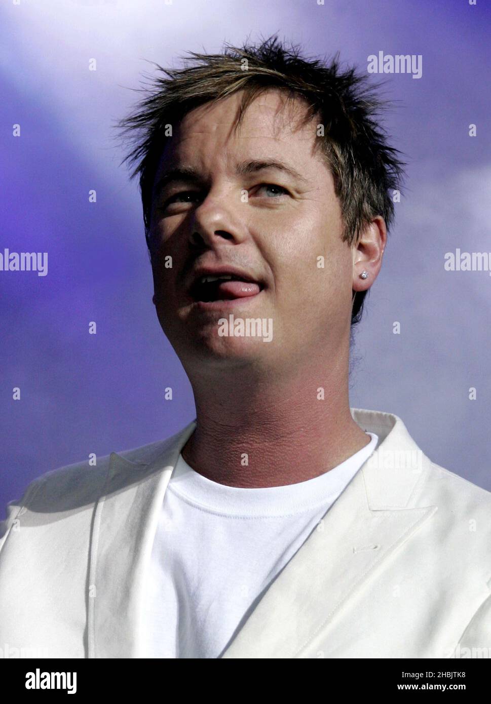 Tony mortimer of e17 on stage hi-res stock photography and images - Alamy