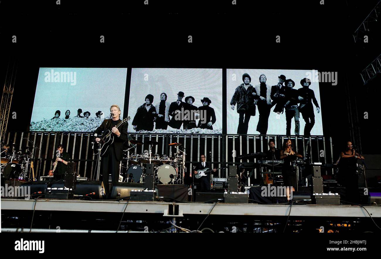 Roger Waters performing Stock Photo - Alamy