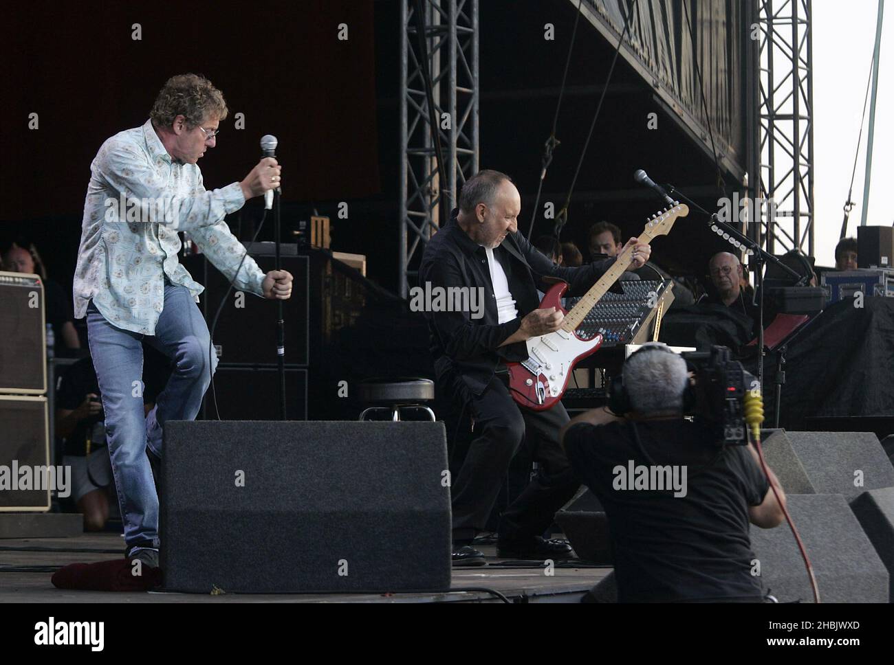 Roger Daltrey and Pete Townshend of the Who performing Stock Photo - Alamy