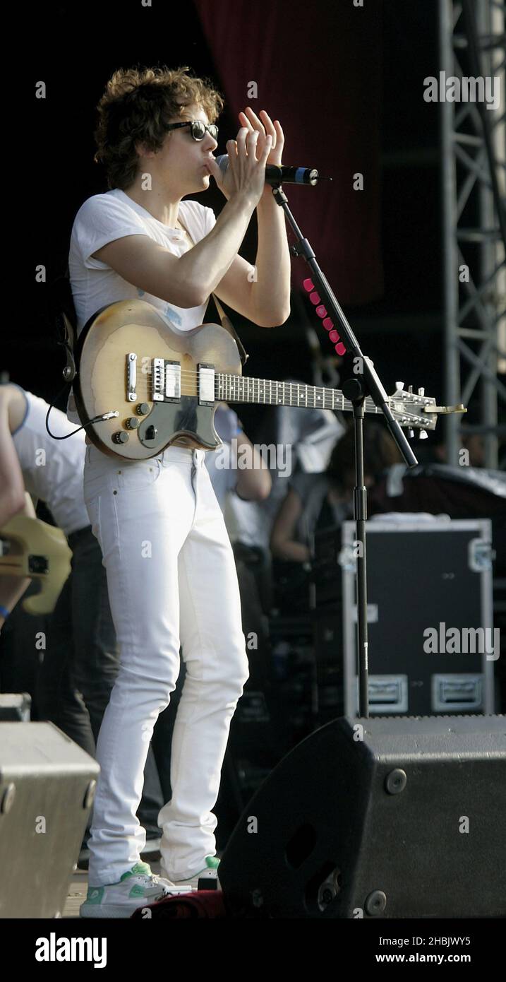 Full length johnny borrell of razorlight hi-res stock photography and ...