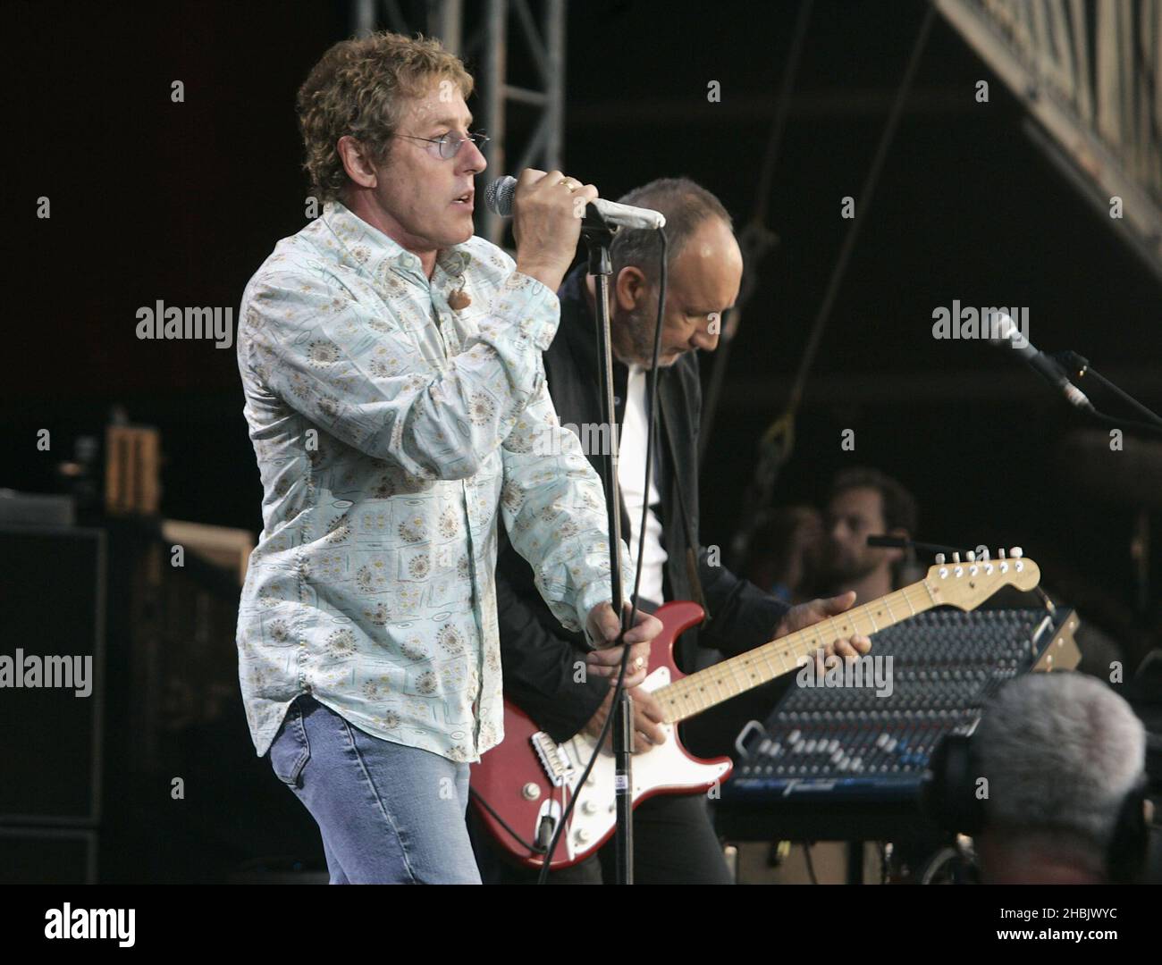 Roger Daltrey and Pete Townshend of the Who performing Stock Photo - Alamy