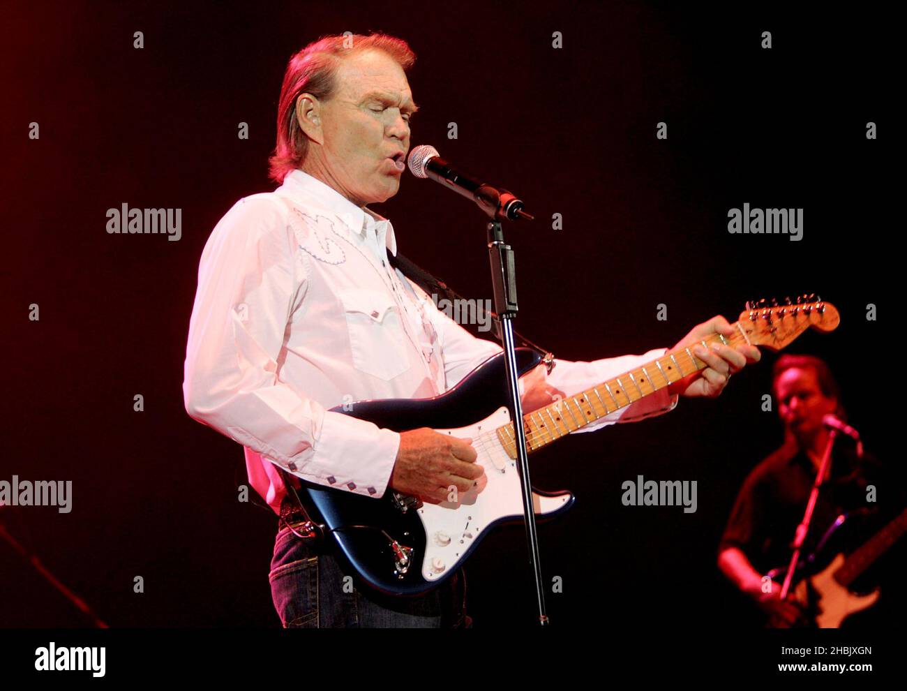 Glen campbell live on stage hi-res stock photography and images - Alamy