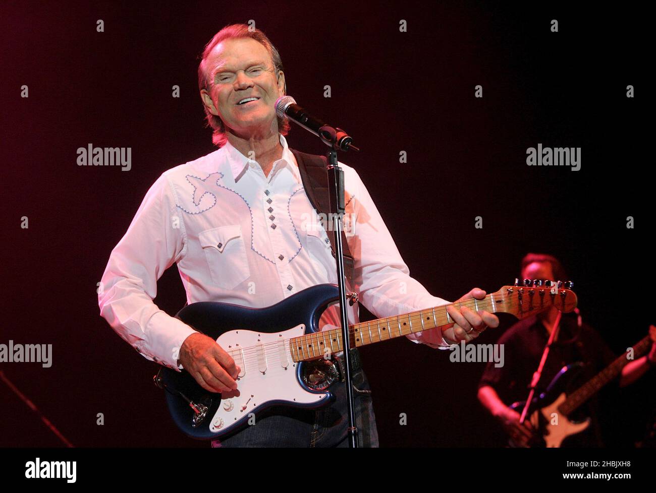 Glen campbell live on stage hi-res stock photography and images - Alamy