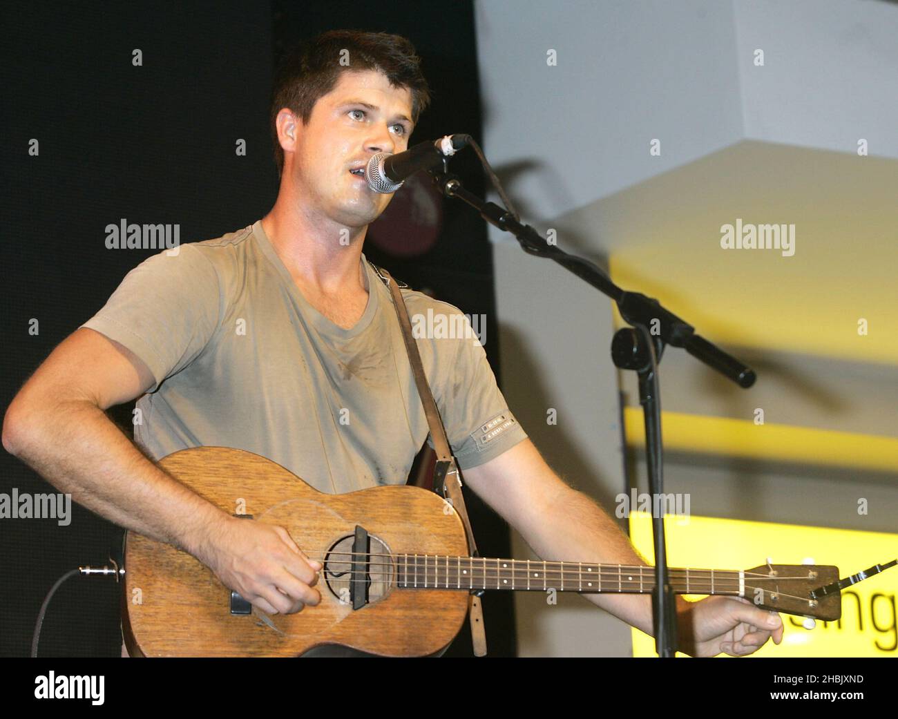 Seth Lakeman performing Stock Photo - Alamy