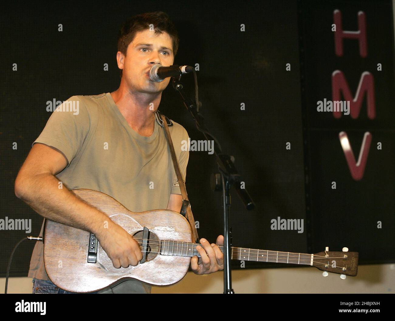 Seth Lakeman performing Stock Photo - Alamy