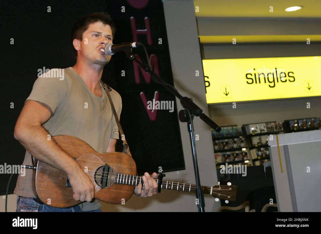 Seth Lakeman performing Stock Photo - Alamy
