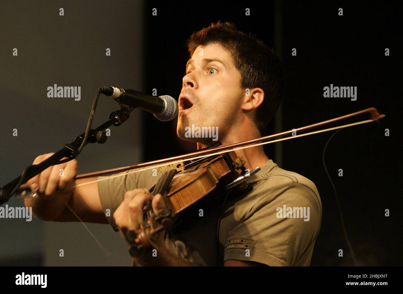 Seth Lakeman performing Stock Photo - Alamy