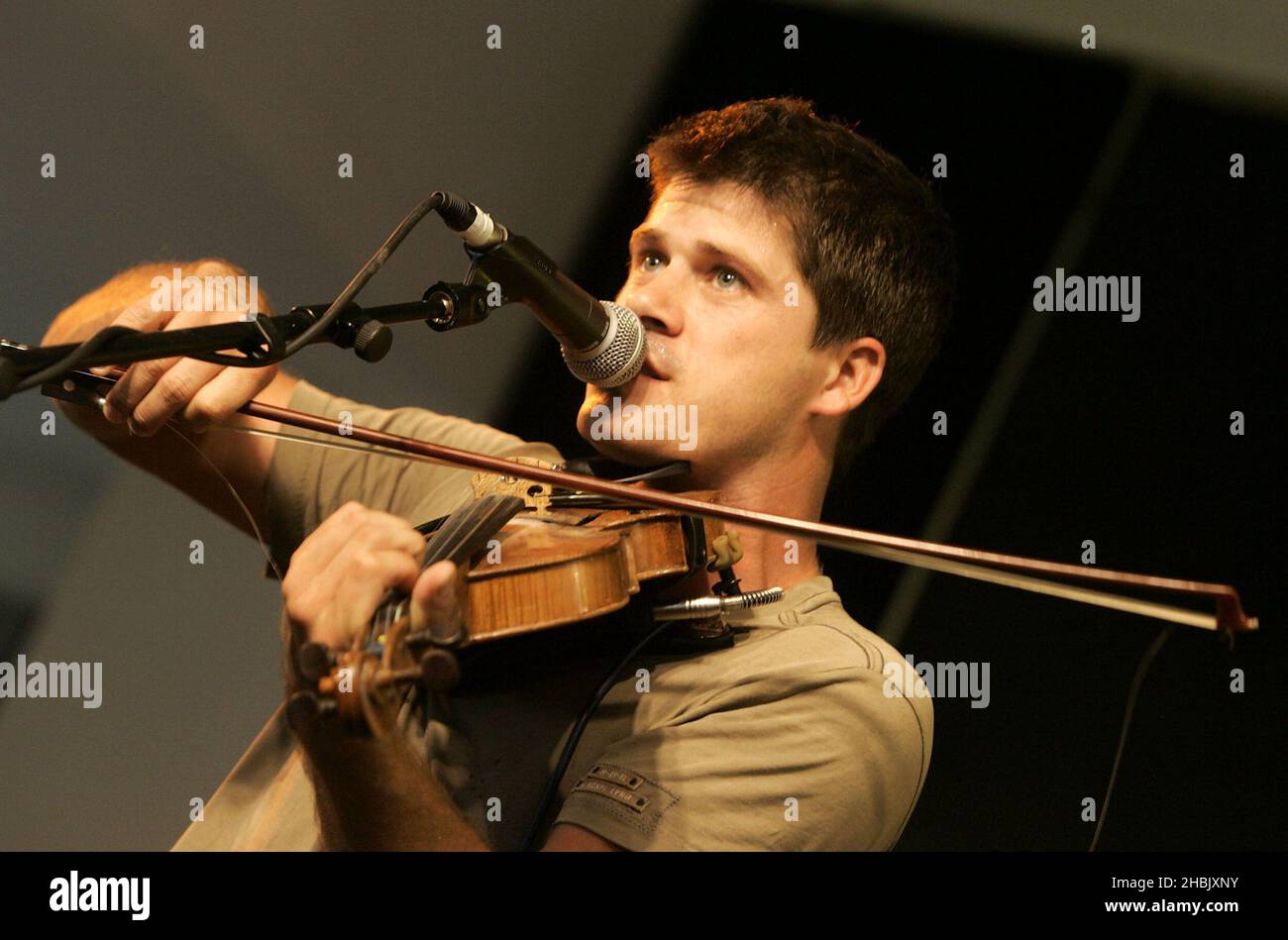 Seth Lakeman performing Stock Photo - Alamy