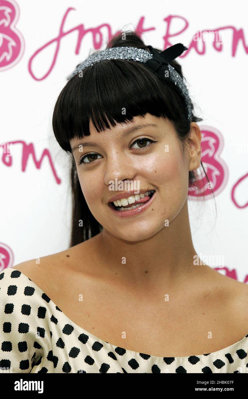 Lily allen at the 3 store hi-res stock photography and images - Alamy