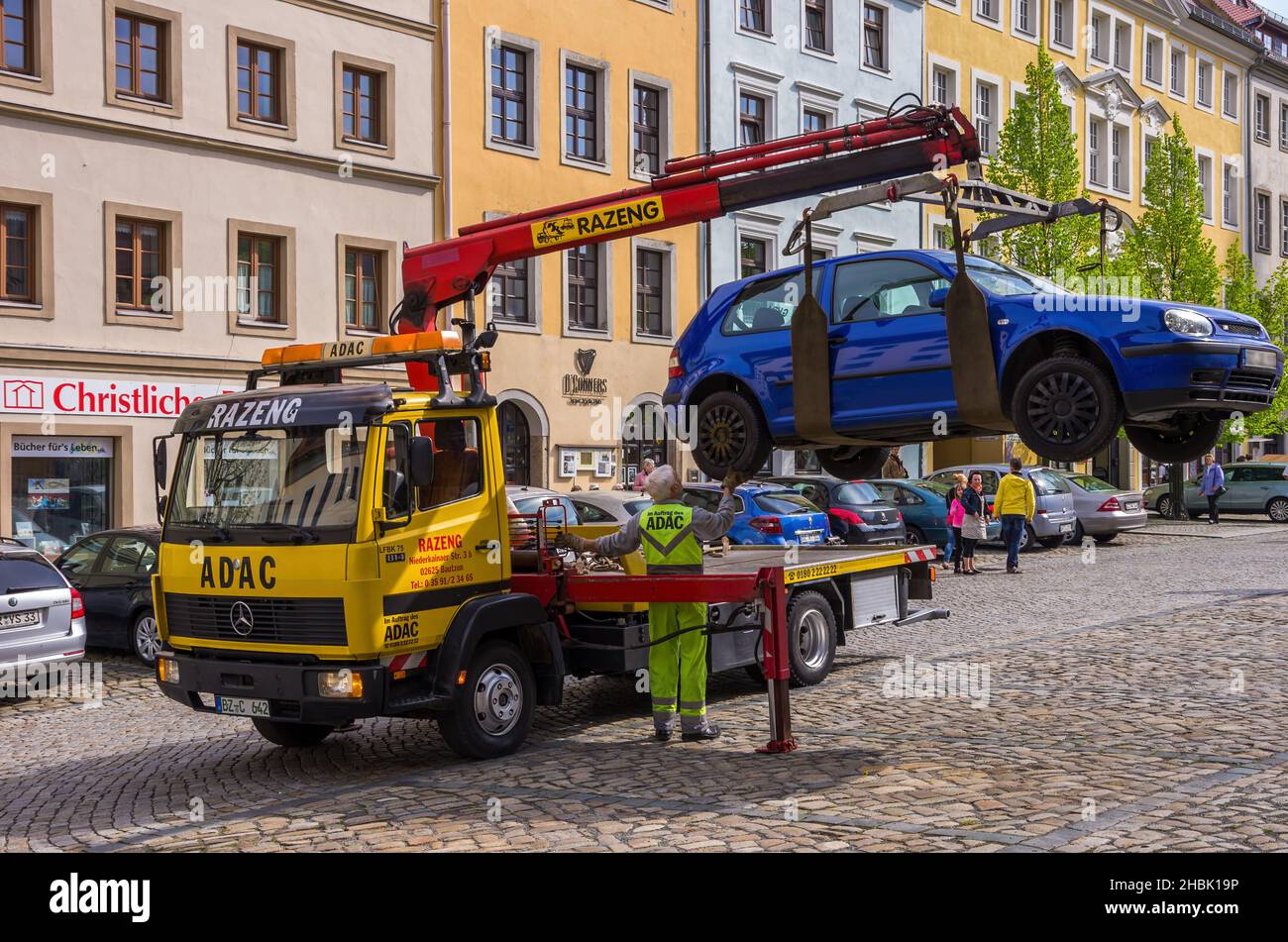 Towing vehicle hi-res stock photography and images - Alamy